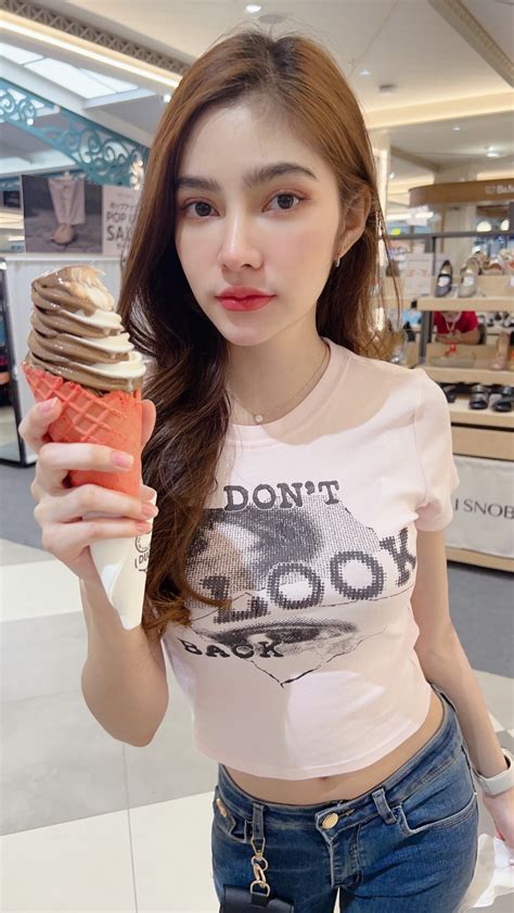 Sis Praew Model Praew Pootawee