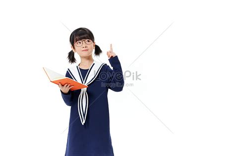 안경을 쓰고 어린 소녀 사진 무료 다운로드 Lovepik