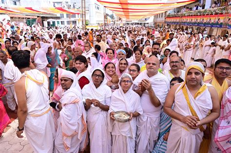 कुंडलपुर में हजारों भक्तों ने किया बड़े बाबा का अभिषेक नव आचार्य प्रथम