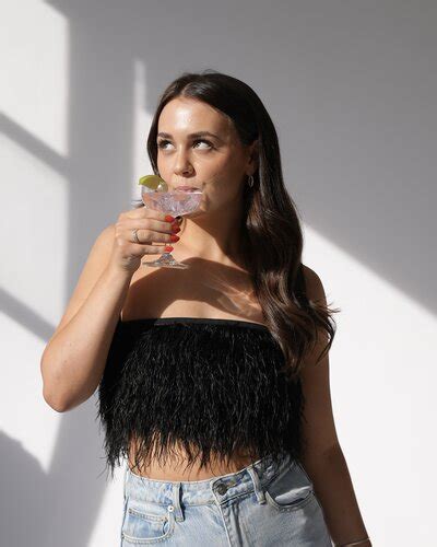 About — Clara Peirce Content Creator
