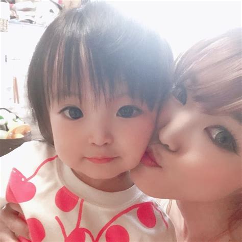娘が幼稚園で縄跳びをしていて、 私も家で娘がしてたからその縄跳びを そのまま持たせたら、どうも長かったみたいで うまく跳べなかったみたい💦