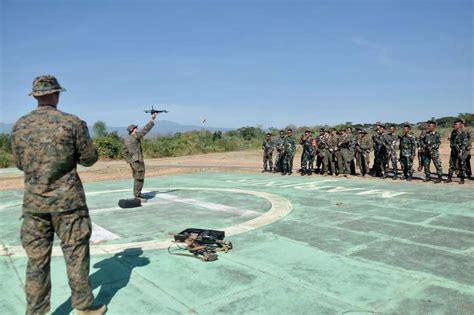 Prajurit Marinir Dan Usmc Dalami Materi Penggunaan Drone Intai