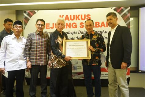 Prof Zudan Terima Penghargaan Dari Tokoh Pejuang Pembentukan Provinsi