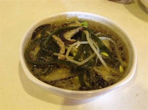 【豆芽海带香菇肉丝汤的做法步骤图】woo奶奶下厨房