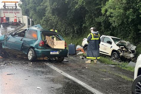 BR Colisão frontal entre carros deixa dois motoristas feridos Agência GBC