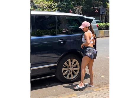 Malaika Arora Hits The Gym In Bralette And Shorts In This Sweltering