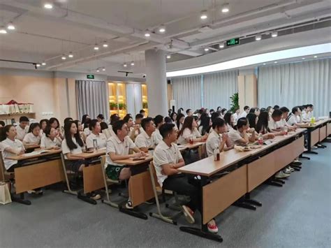 我院举办2023级中外合作办学本硕新生培养方案说明会