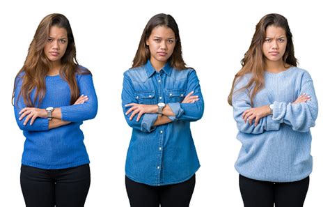 격리 된 배경 회의론 및 교차 팔과 얼굴에 긴장 Disapproving 식 아름 다운 젊은 여자 콜라주 부정적인 사람입니다 갈색 머리에 대한 스톡 사진 및 기타 이미지