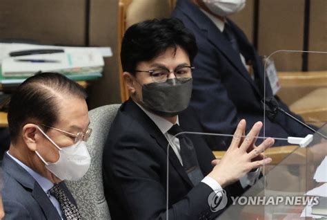 한동훈 황운하 직업적 음모론자민주당 격분 예결위 파행 한국경제
