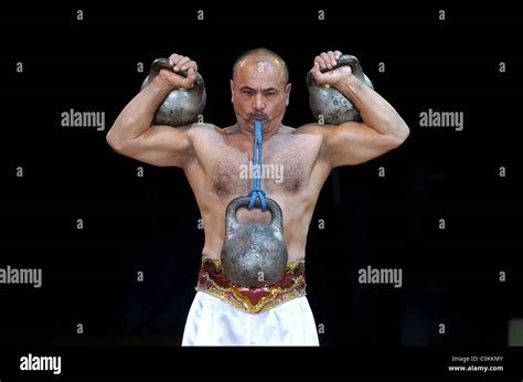 Strong Man Circus Hi Res Stock Photography And Images Alamy
