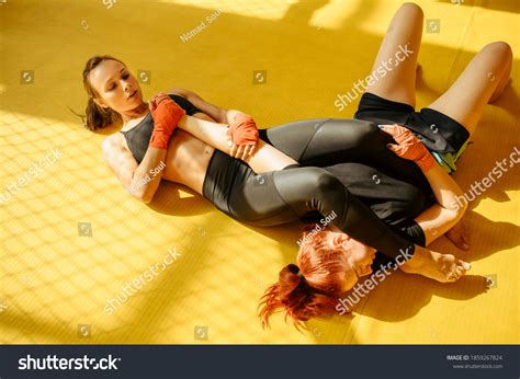 1205 Imágenes De Female Grappling Imágenes Fotos Y Vectores De