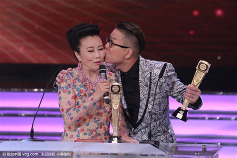 Tvb2015万千星辉颁奖典礼现场 女星台下吃炸鸡手机凤凰网