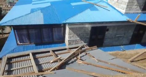 हावाहुरीले इलाका प्रशासन कार्यालय नाम्चेको छानो उडायो