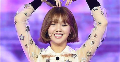 Md포토 오마이걸 미미 행복한 머리위 하트