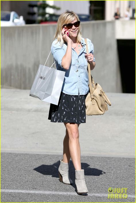 Reese Witherspoon Makes A Funny Face At Pals Birthday Party Photo