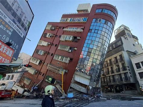 Тайваньд болсон газар хөдлөлтийн улмаас есөн хүний амь үрэгдэж 900 гаруй хүн бэртээд байна