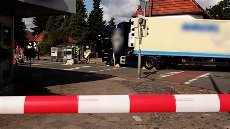 Lkw erfasst Radfahrerin Jährige lebensgefährlich verletzt NDR de Nachrichten