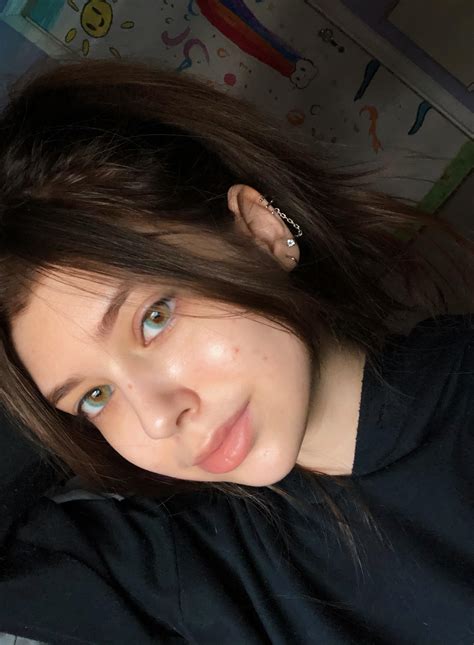 Finally Comfortable Going Out Without Makeup Scrolller