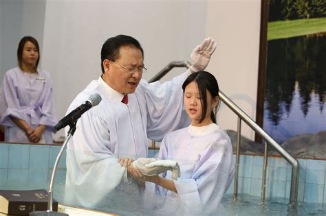 김한수의 오마이갓 머리에 물 묻히는 세례 온몸 풍덩 침례