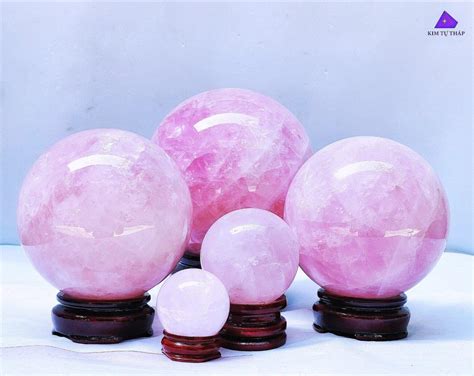 So Sánh Đá Ruby Và Đá Thạch Anh Đặc Điểm Và Ứng Dụng Đá Quý Kim Tự Tháp