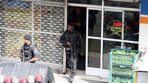 Bandidos Assaltam Supermercado