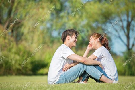 커플 인간관계 데이트 감성 이성커플 커플 한국인 동양인 인종 로맨스 컨셉 이성커플 마주보기 스킨십