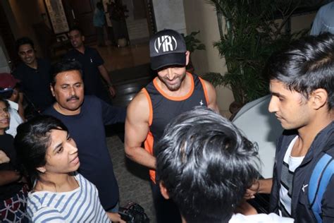 Hrithik Roshan Celebrates Birthday With Fans Photos Filmibeat
