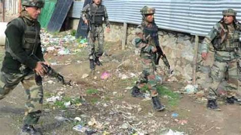 Militants Attack Bsf Convoy On Jammu Srinagar Highway India Tv