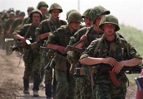 Russian Soldiers During The Second Chechen War 2000 2000x1391 R