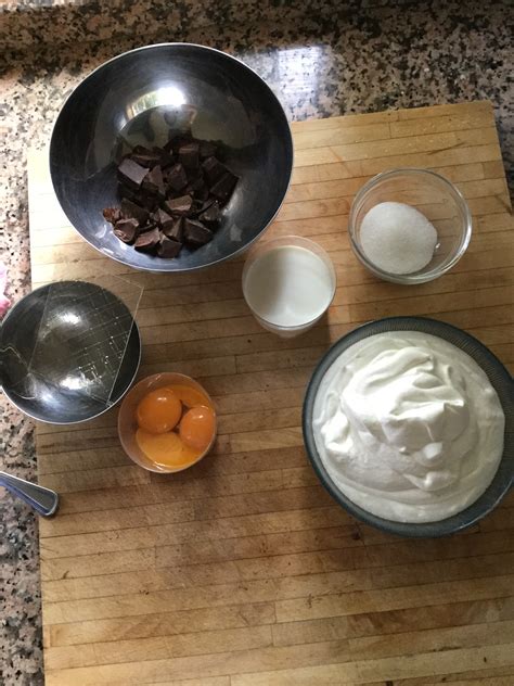 Divino Pastel De Mousse De Chocolate Con Mermelada De Frambuesa Y