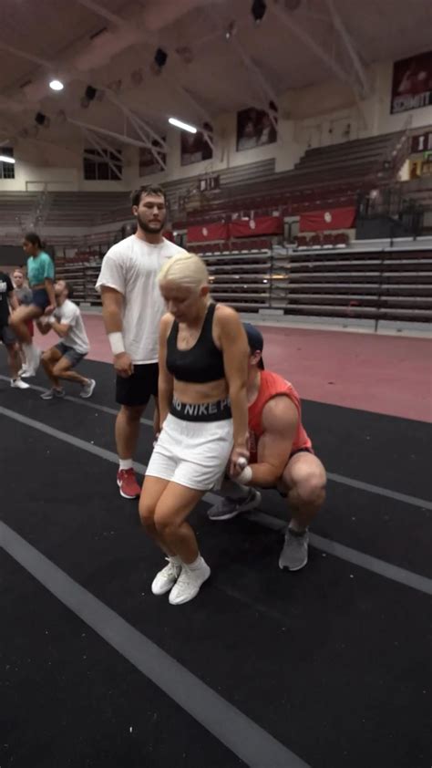 Cheerleading Stunts Ou Cheer College Football 2022 Fall Semester