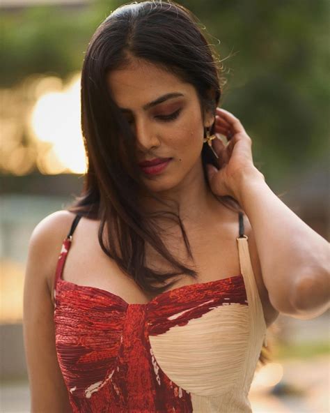 Malavika Mohanan Spicy Cleavage Exposed In Sleeveless Gown Glamsundari In