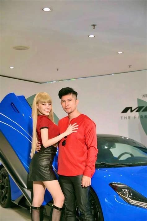 Đứng hình với trang phục mát mẻ mà Ngân mặc chúc mừng sinh nhật chồng sắp cưới Chuyên trang