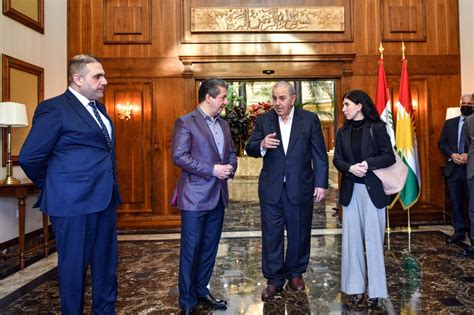 مسرور بارزاني وعلاوي يؤكدان على الحل الدستوري للمشاكل بين أربيل وبغداد