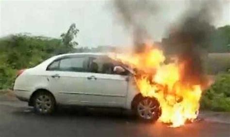 Car Catches Fire In Peddapalli None Hurt