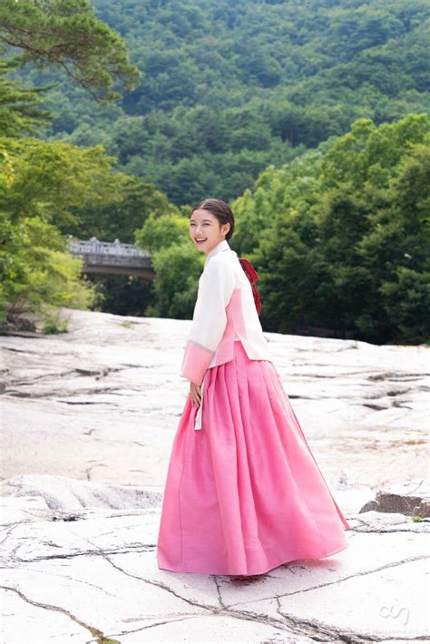 김유정 팬페이지 유 정 on Twitter Bocetos de moda Moda Dramas coreanos