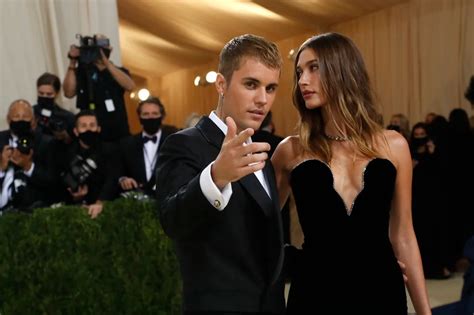 Selena Gomez Y Hailey Bieber Sorprendieron Al Posar Juntas En Una