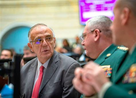 Gobierno Petro admitió recorte de casi 1 billón para el sector defensa