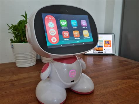 Review Misa Social Robot Gadget Voize