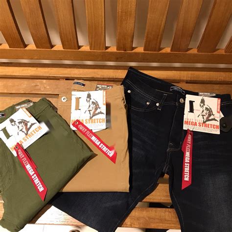 蔵之助 アルパーク店 メガストレッチパンツ‼︎ その名の通り、ストレッチで伸びーる。 なんと、縦↕︎と横↔︎の4方向に 伸びーる‼︎