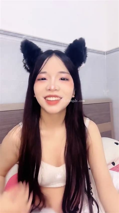 【是娇娇咯】长舌美少女太骚了道具狂插口爆射嘴！2 Eporner