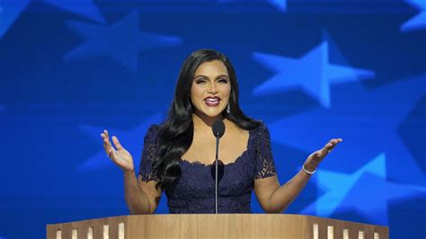Mindy Kaling Makes Ben Affleck Hang In There Joke As Dnc Host
