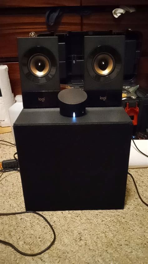 Logitech Speaker Set R Facesinthings