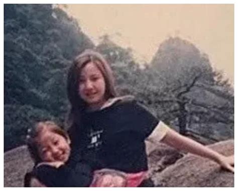 虞书欣和妈妈的合照曝光看清两母女长相后才懂得啥叫神仙遗传 虞书欣 长相 母女 新浪新闻