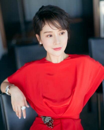海清曬健身照白色運動背心炫腹國民媳婦身材這麼好 每日頭條