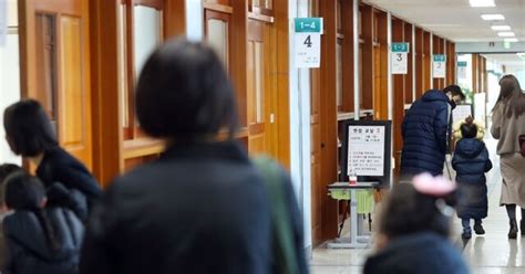 우리 아이 연말 선물은 책가방”초등학교 취학통지 시작