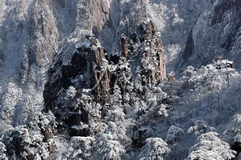 安徽：小雪节气黄山迎入冬初雪 人民图片网