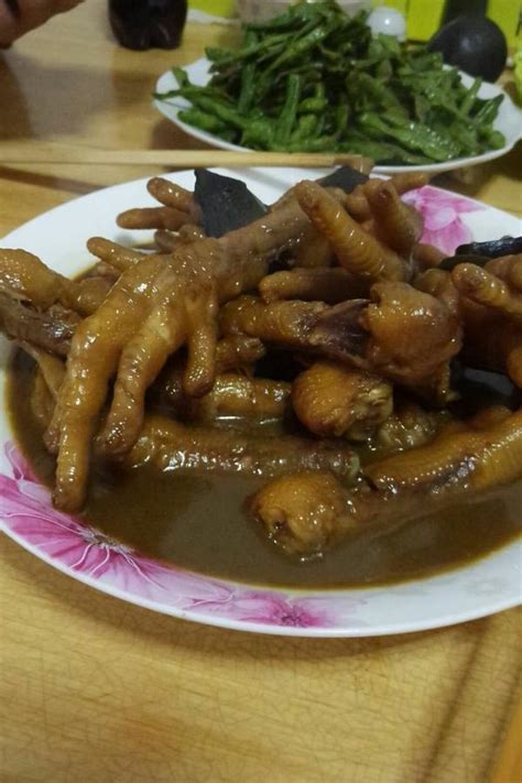 【秘制红烧鸡爪图片】粑粑还是麻麻下厨房