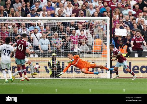 West Ham Uniteds Manuel Lanzini Scores Their Sides Third Goal Of The