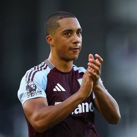 维拉本赛季联赛通过定位球打入15球，与水晶宫并列英超第一